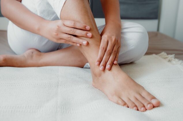 Tingling in Feet and Legs: Causes and When to Seek Medical Attention ...